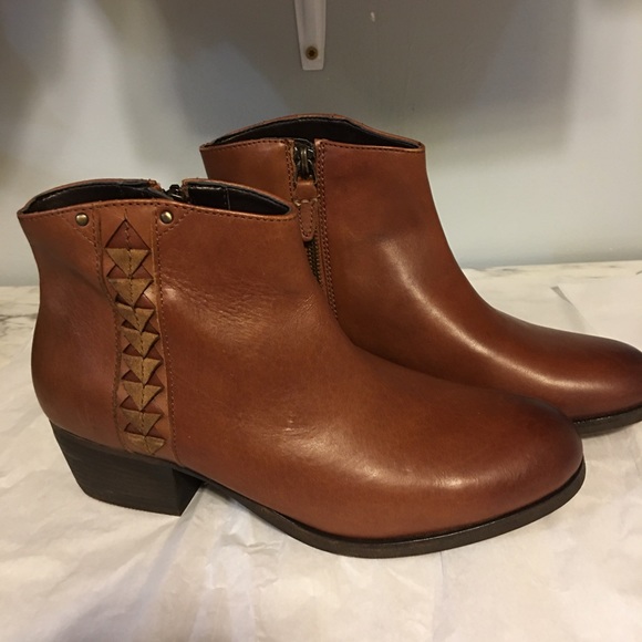 Clarks | Shoes | Clarks May Pearl Fawn Ankle Booties | Poshmark